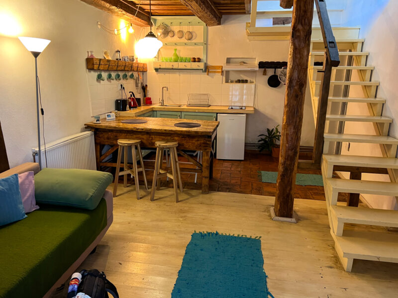 How to Choose the Best Accommodations When You Travel - Kayla Smith